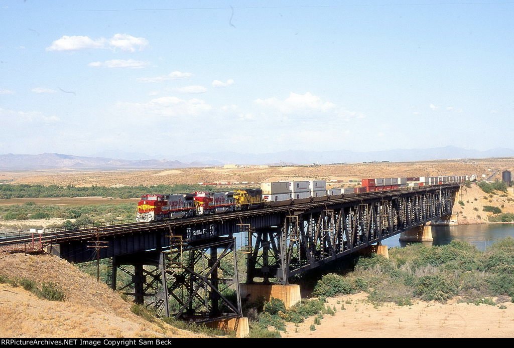 ATSF 576, 540, and 3842 on #368